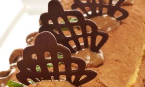 Figuras de Chocolate: El Arte de Decorar Postres | GASDA