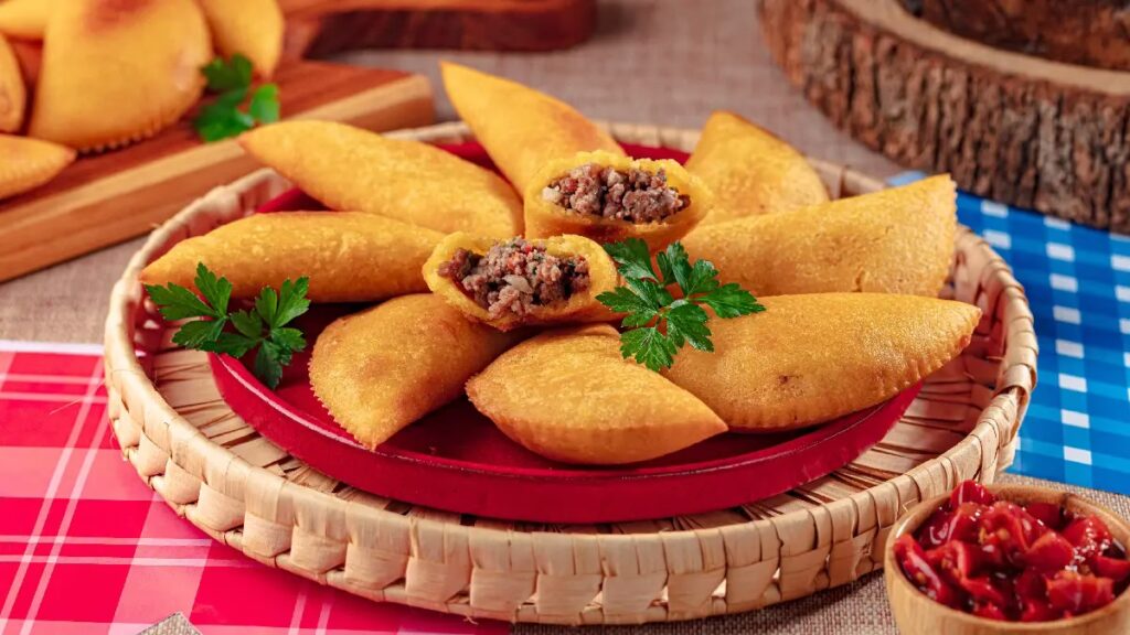 Pastel de Angu: Tesoro Crujiente de Minas Gerais | GASDA